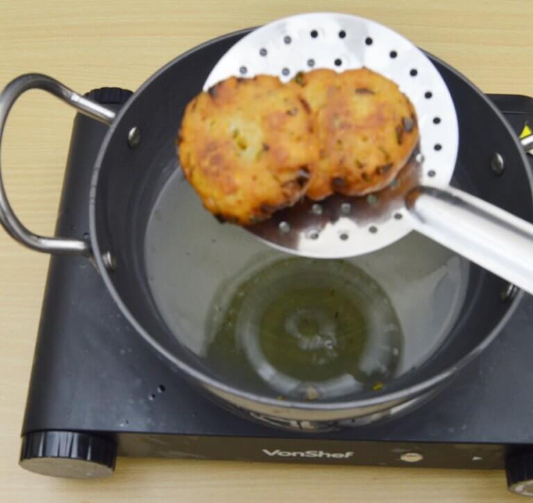Instant Bread Vada Recipe (air fryer option) - Flavours Treat