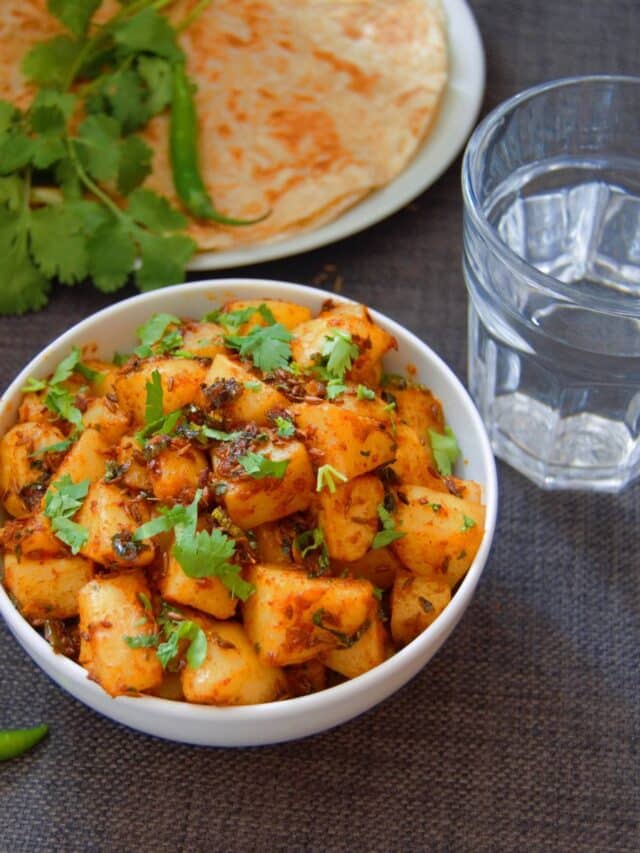 Easy Bombay Aloo Recipe (Indian Spiced Potatoes) - Flavours Treat