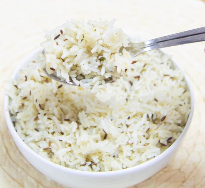 Instant Pot Jeera Rice Recipe (Indian Cumin Rice) - Flavours Treat