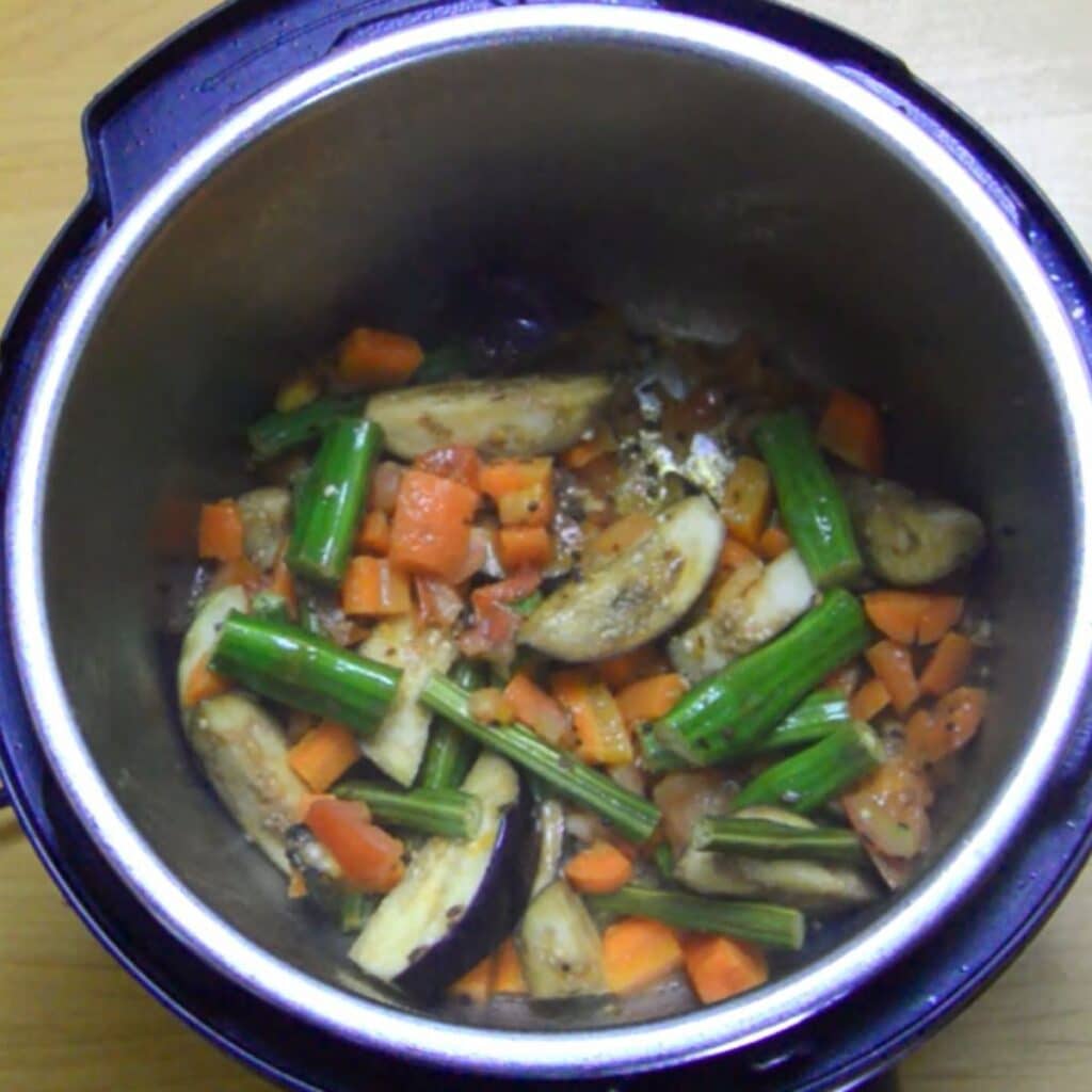 Instant Vegetable Sambar - Instantpot and Stovetop - Flavours Treat