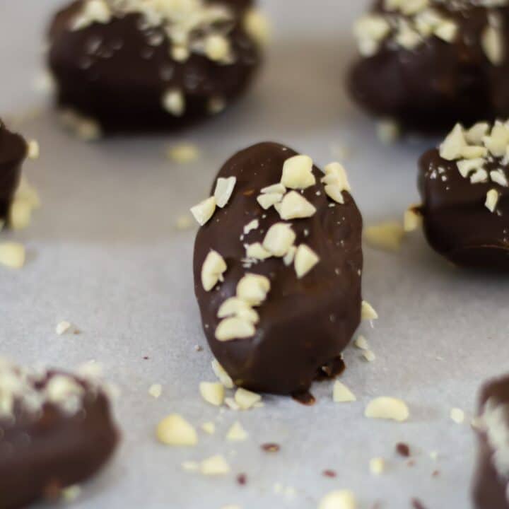 Date Snickers (4 Ingredient chocolate covered dates) - Flavours Treat