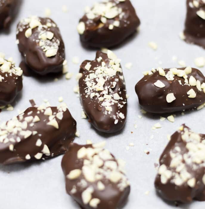 Date Snickers (4 Ingredient chocolate covered dates) - Flavours Treat