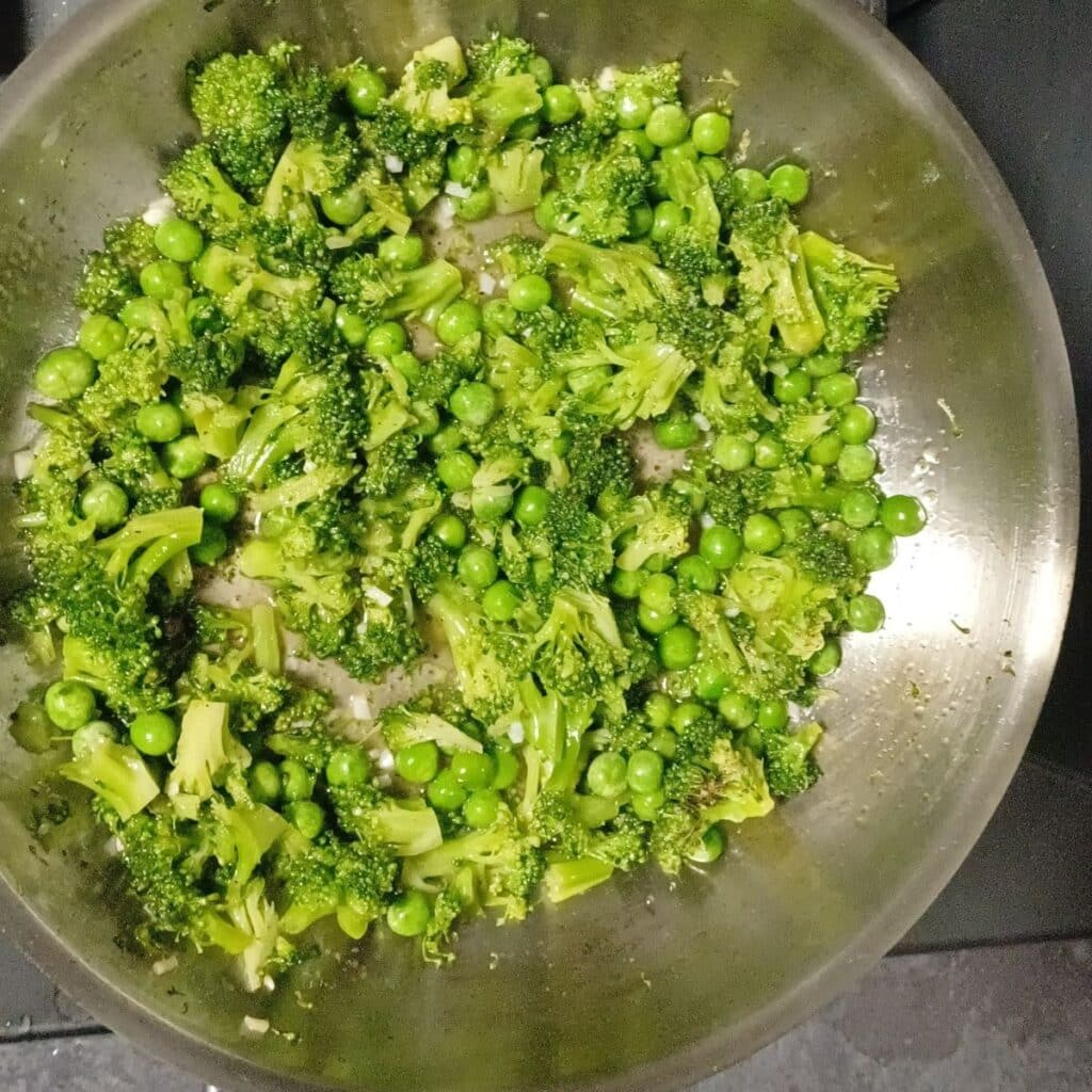 Broccoli Peas Pasta - Flavours Treat