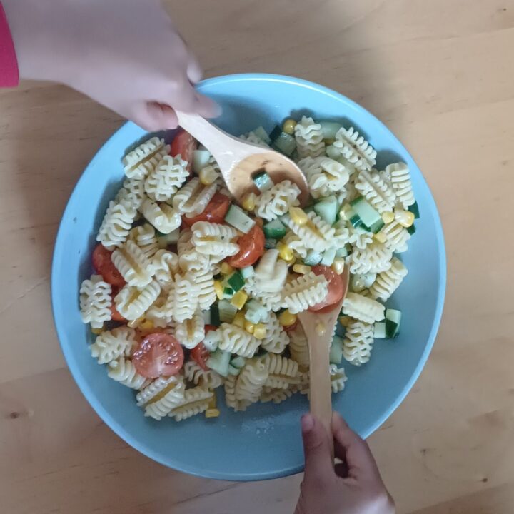 15 Minute Kid Friendly Vegetable Pasta Salad - Flavours Treat